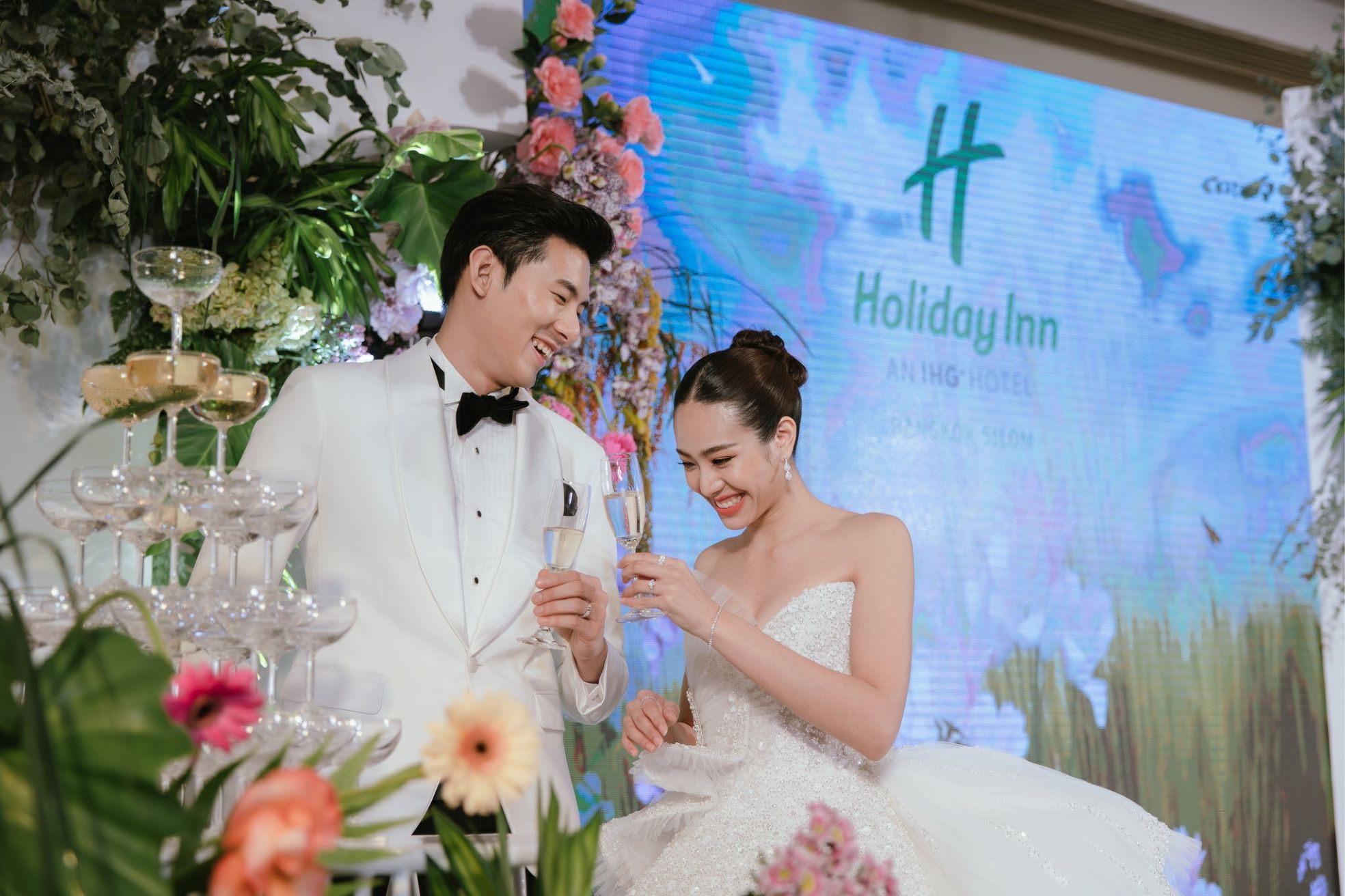 Convenient Bangkok Wedding Venue & Wedding Packages | Holiday Inn Silom
